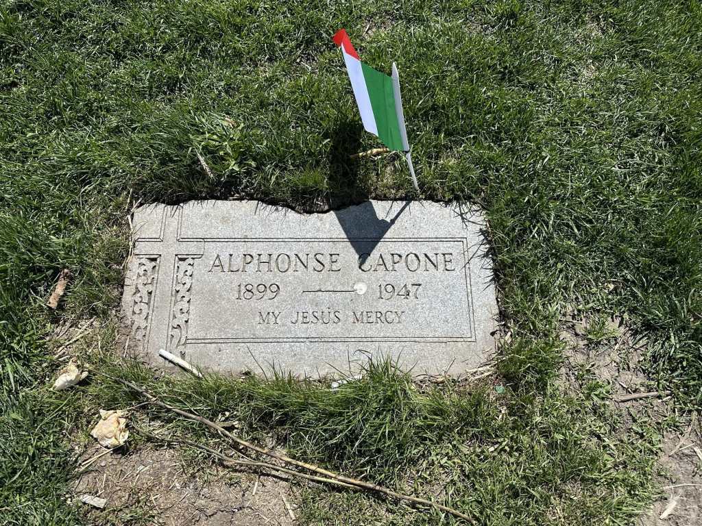 Where Chicago’s Most Notorious Gangster Rests: Al Capone’s Final ...
